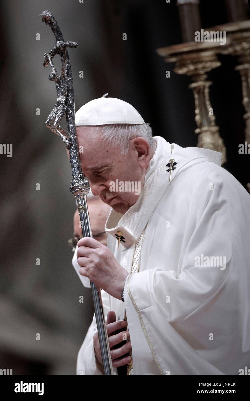Vatican City, Vatikanstadt. 25th Apr, 2021. Pope Francis presides over ...