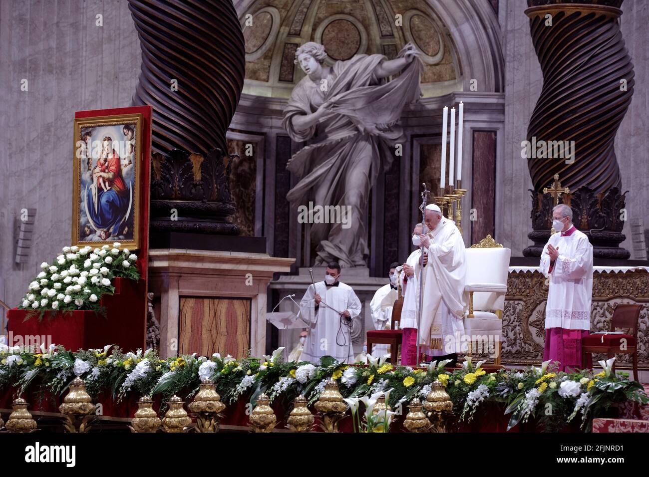 Vatican City, Vatikanstadt. 25th Apr, 2021. Pope Francis presides over ...