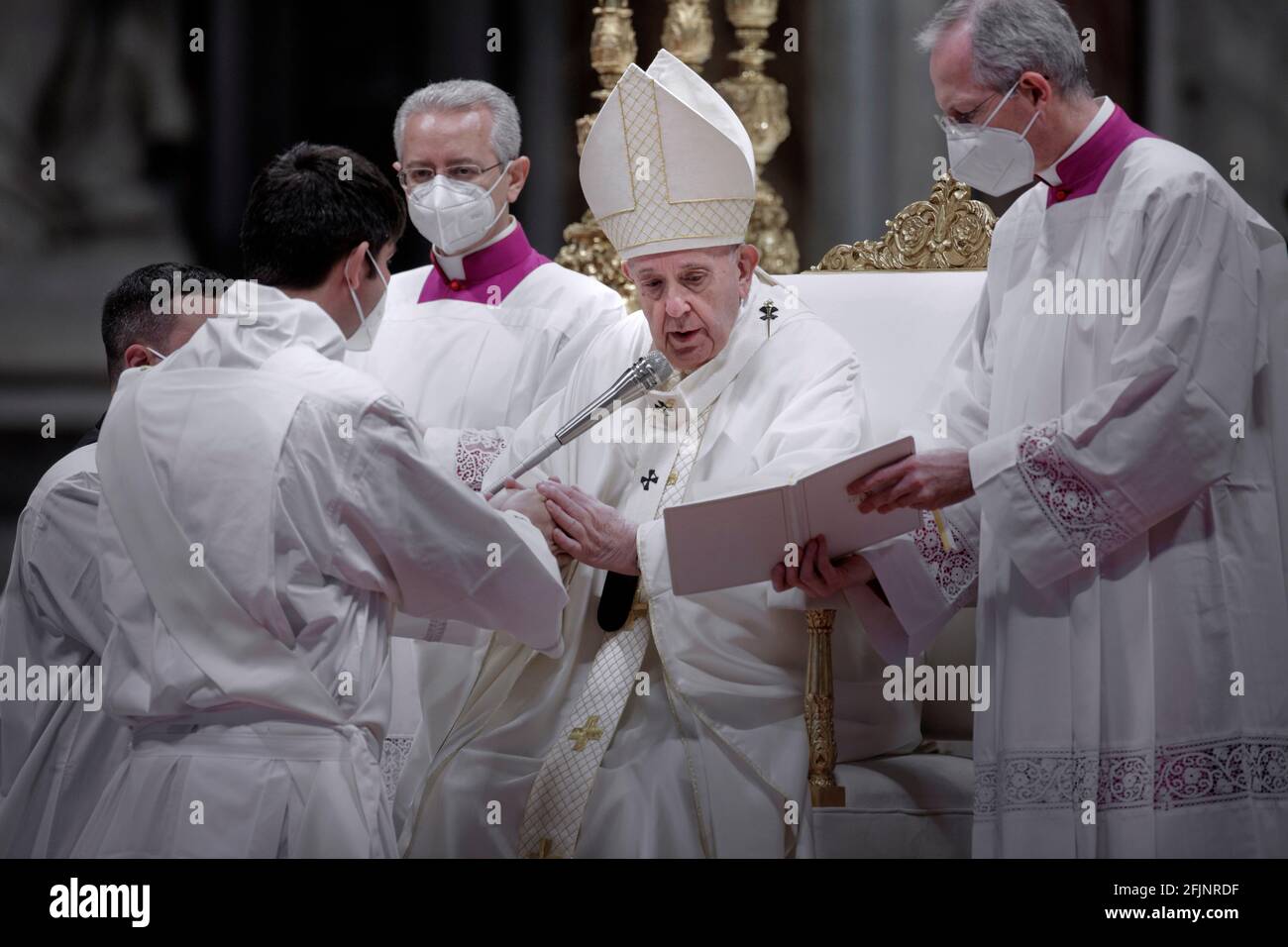 Vatican City, Vatikanstadt. 25th Apr, 2021. Pope Francis presides over ...