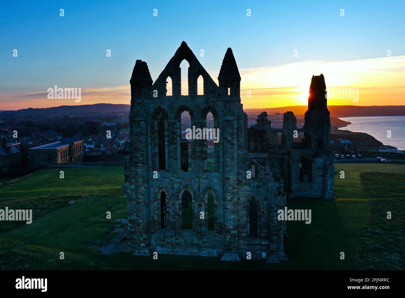 Abbey sunset ruins architecture hi-res stock photography and images - Alamy
