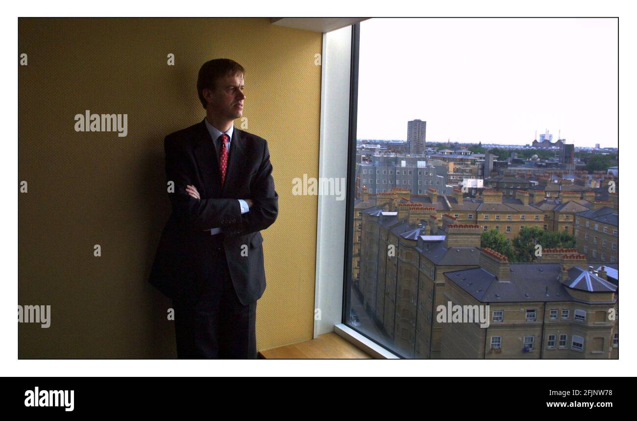 Stephen Timms in the D.T.I. London.pic David Sandison 1/8/2002 Stock ...