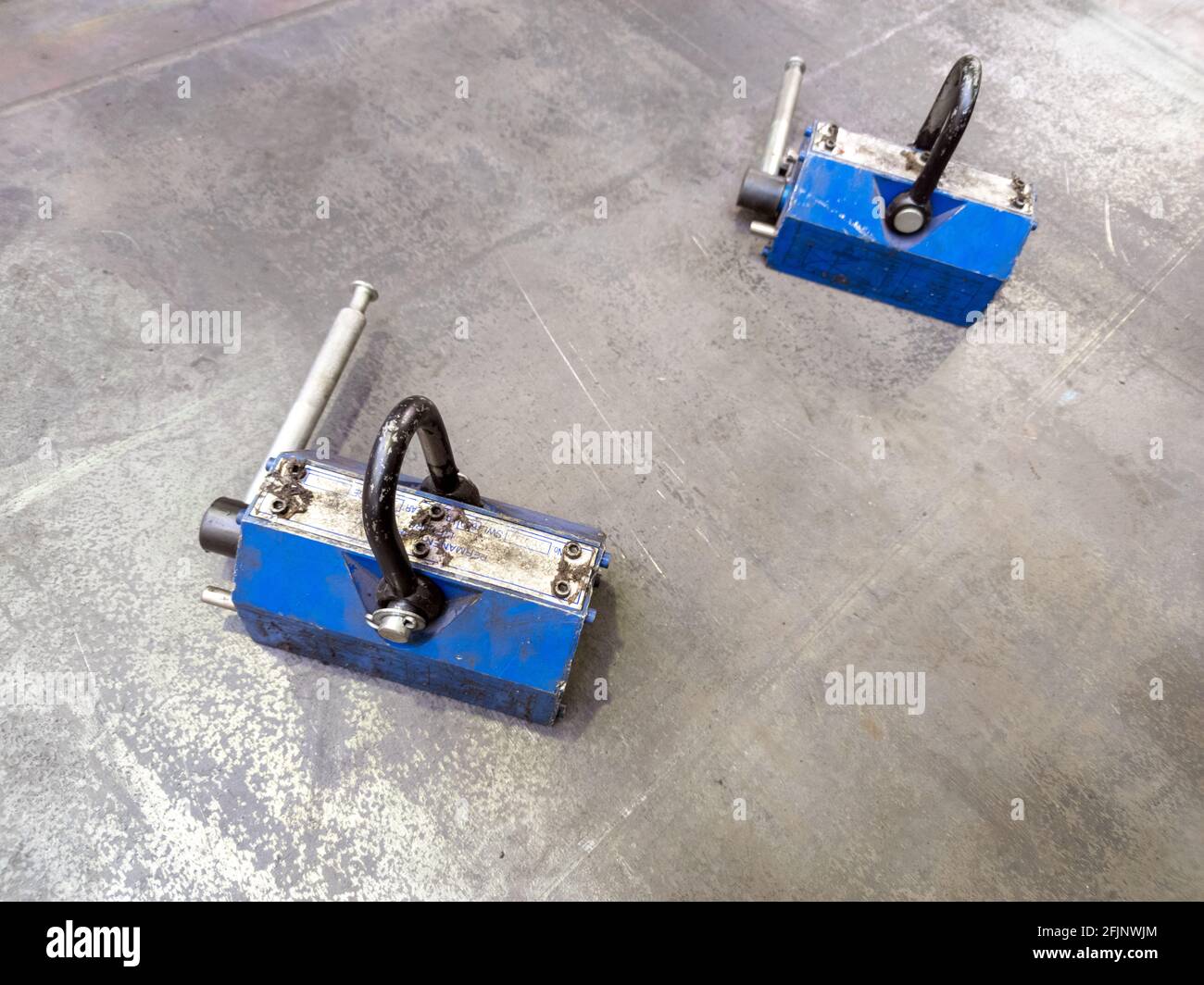 Permanent lifting magnet hi-res stock photography and images - Alamy