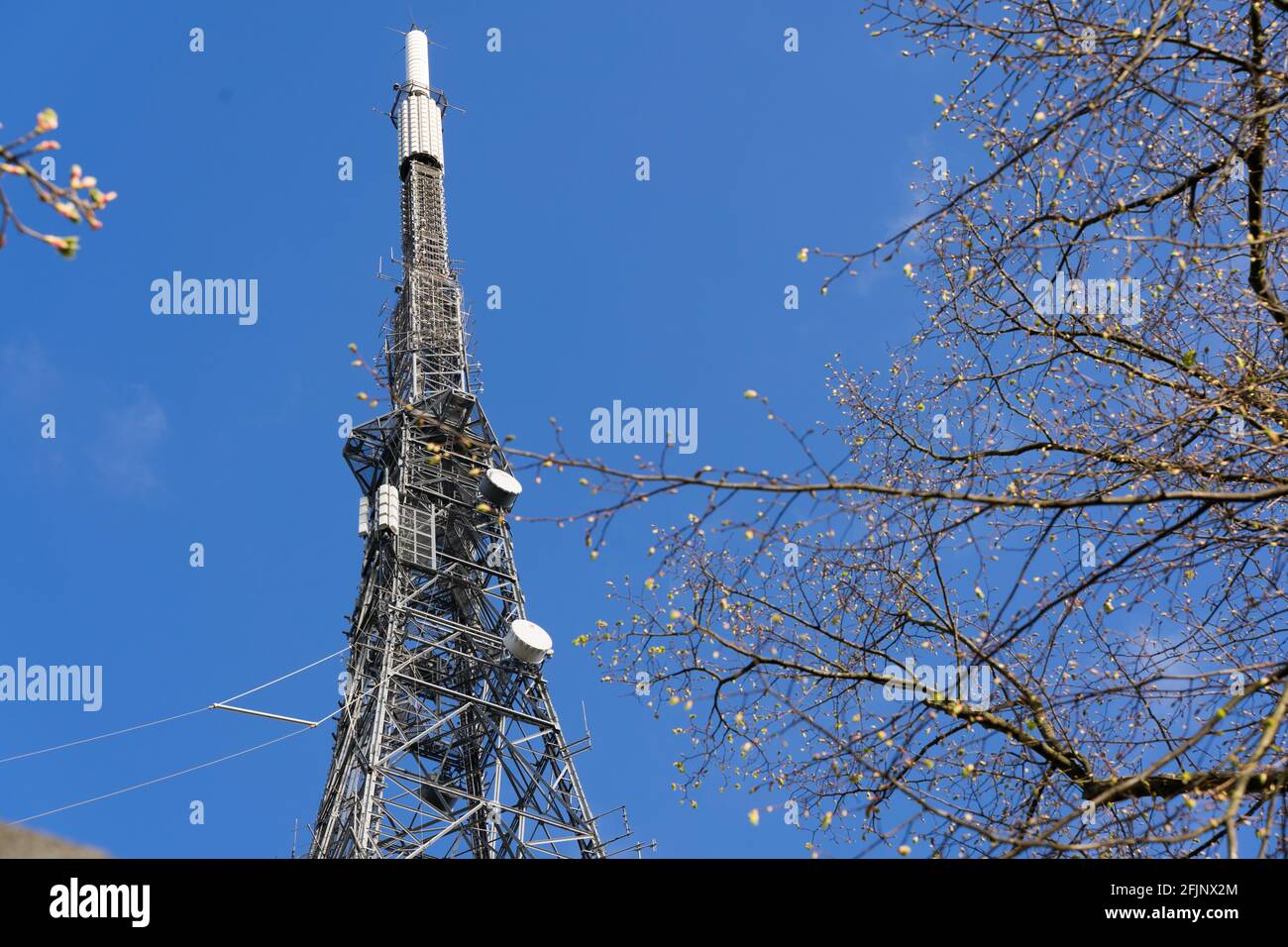 Television transmitting mast hi-res stock photography and images - Alamy