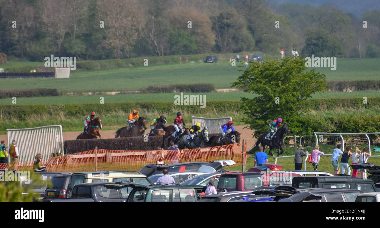 Eyton Races on a beautiful Easter Monday, Horse Racing at its best ...
