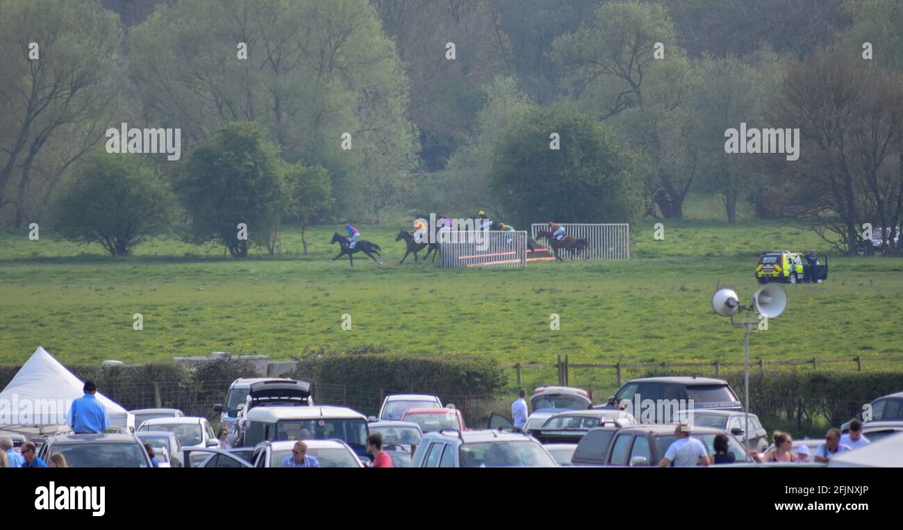 Eyton Races on a beautiful Easter Monday, Horse Racing at its best ...