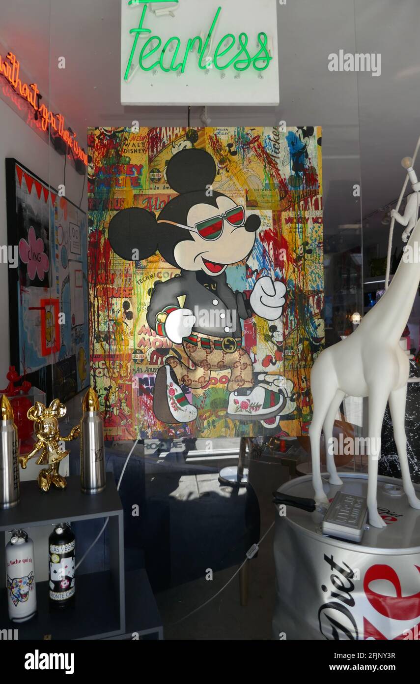 Street art mickey mouse hi-res stock photography and images - Alamy