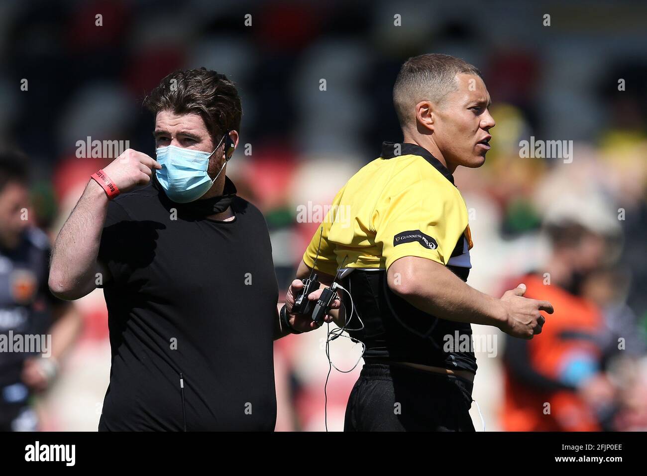 Craig evans referee hi-res stock photography and images - Alamy