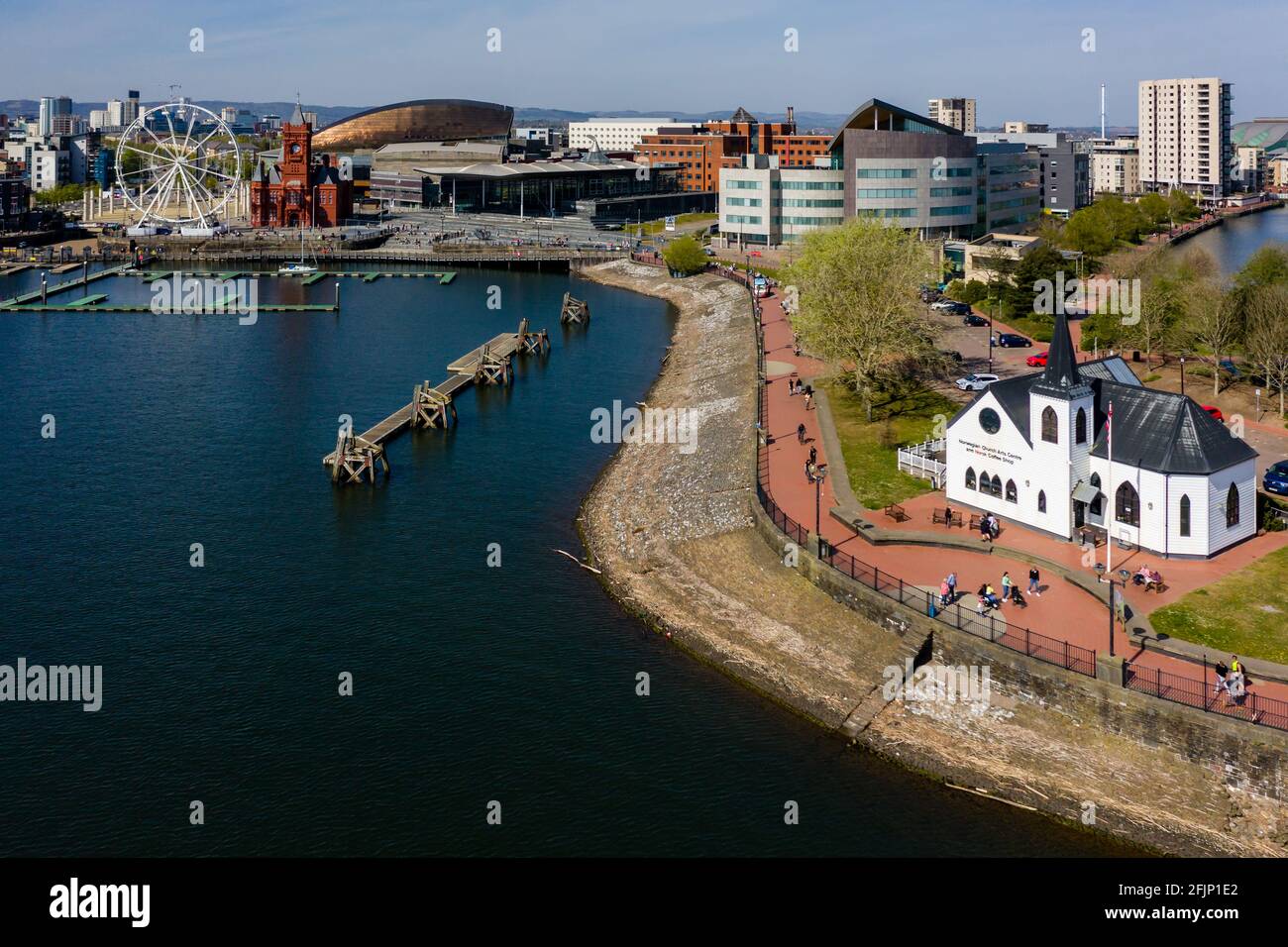 Buildings in cardiff bay hi-res stock photography and images - Alamy