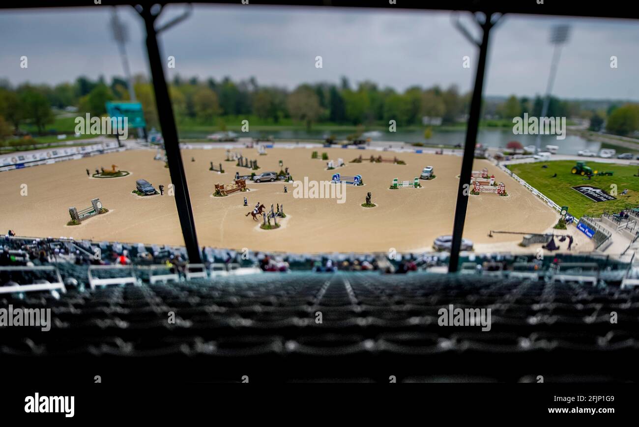Stadium jumping hi-res stock photography and images - Alamy