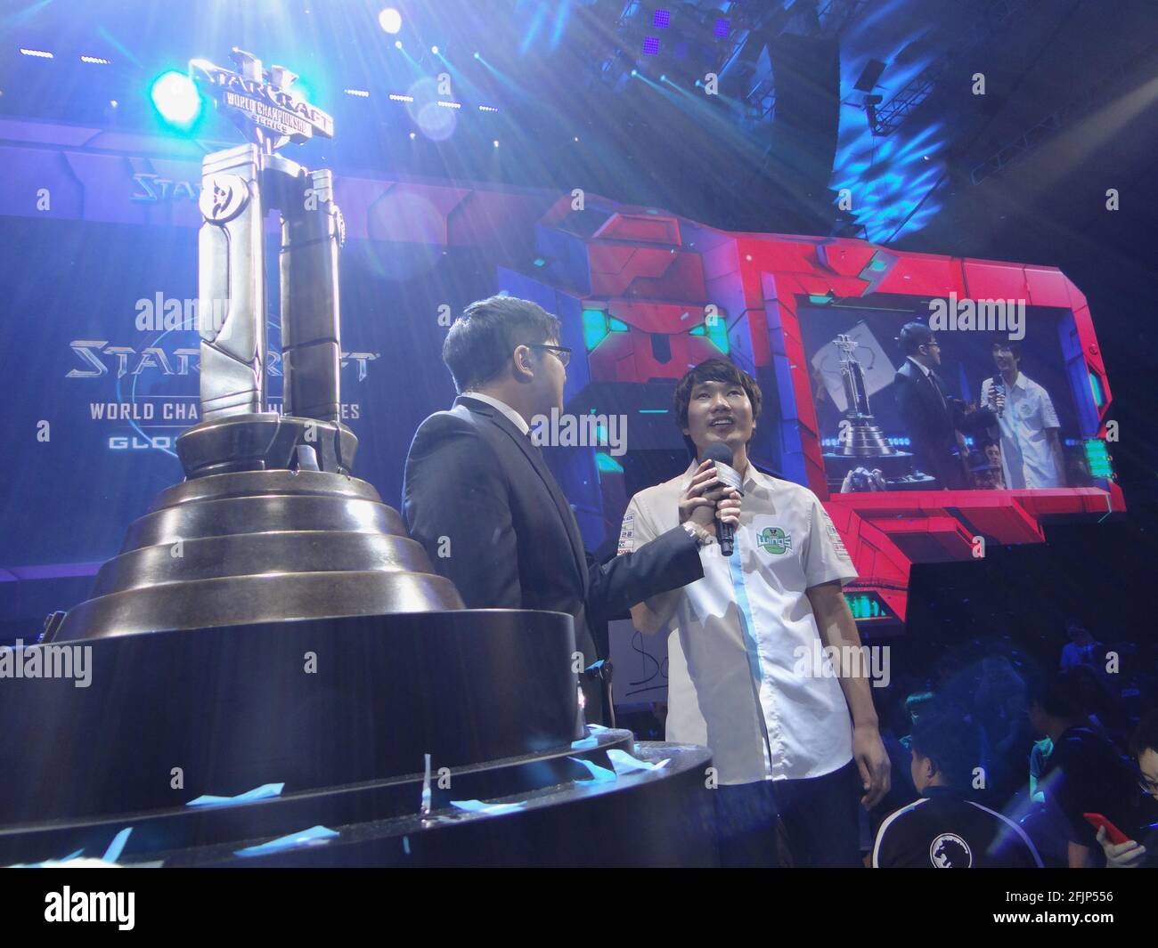 Jin gaming hi-res stock photography and images - Alamy