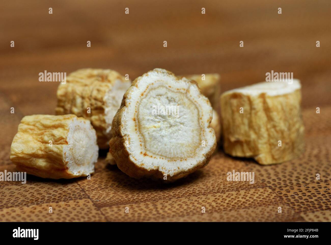 Real ginseng, sliced ginseng root, seng, Ginseng (Panax ginseng) Korean ...