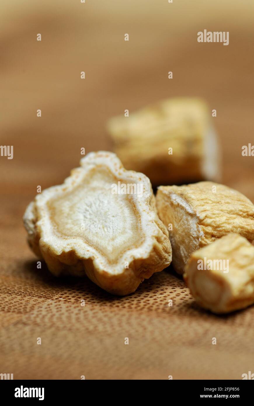 Real ginseng, sliced ginseng root, seng, Ginseng (Panax ginseng) Korean ...