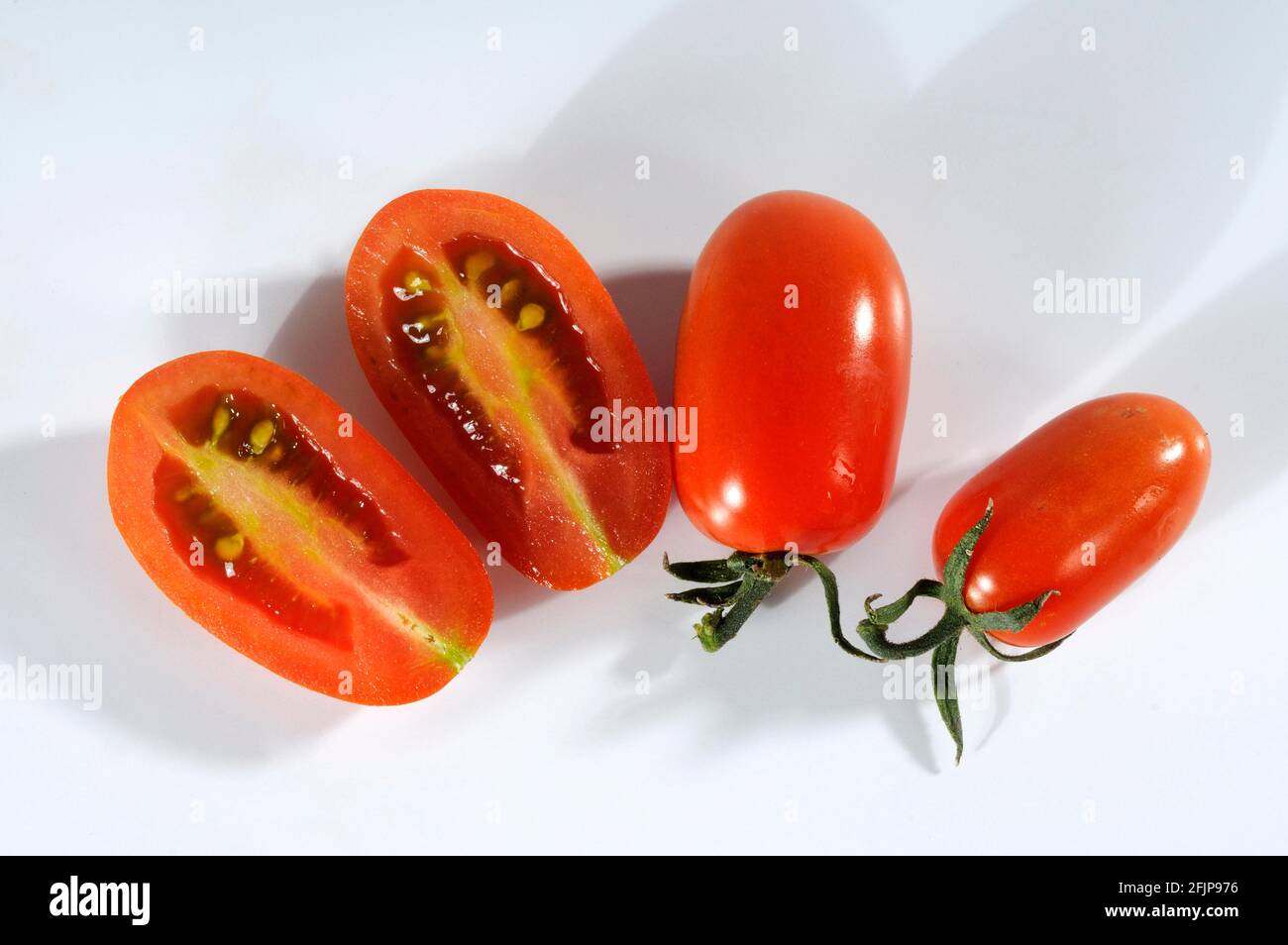 Tomatoes (Solanum lycopersicum) Teardrop Stock Photo - Alamy