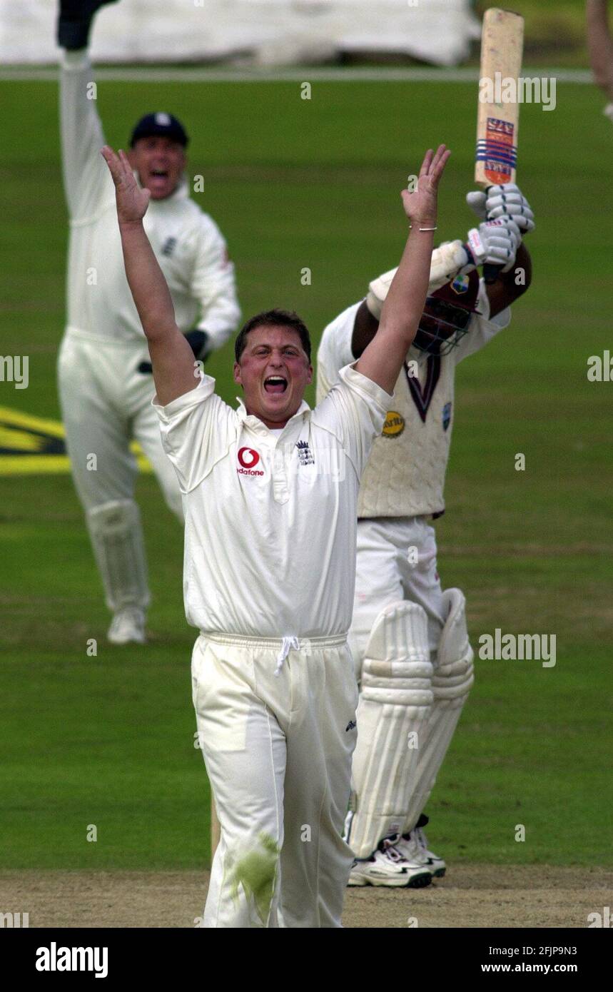 Lbw for two hi-res stock photography and images - Alamy