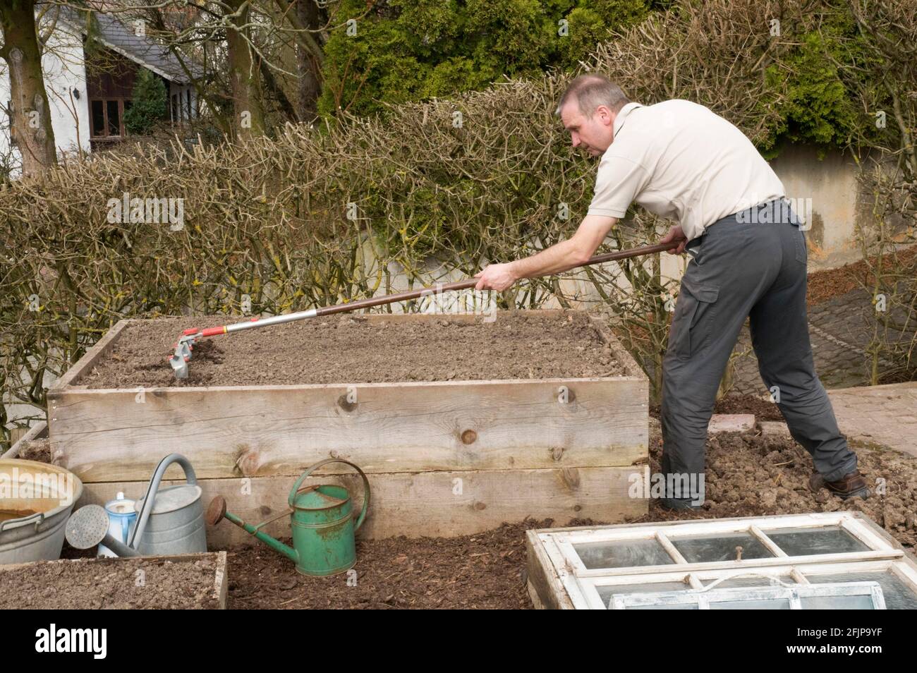 Man sowing in raised bed, mound bed Stock Photo - Alamy