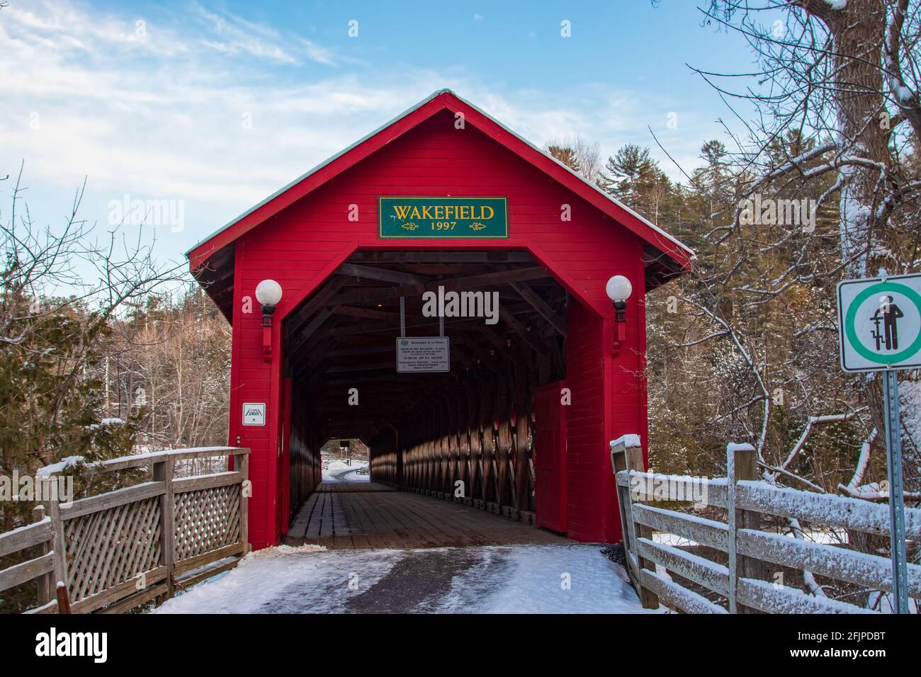 Vintage covered bridge hi-res stock photography and images - Alamy