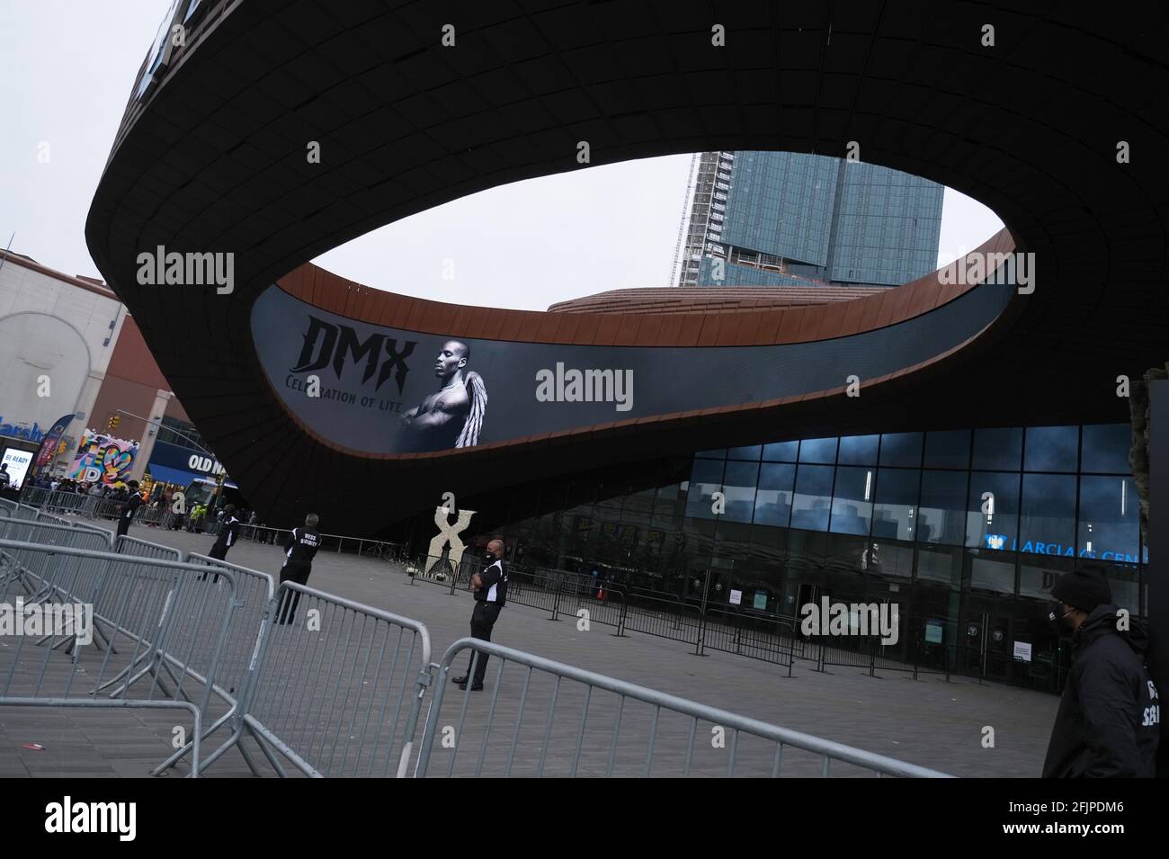 Brooklyn, New York, New York, USA. 24th Apr, 2021. New Yorkers come out ...