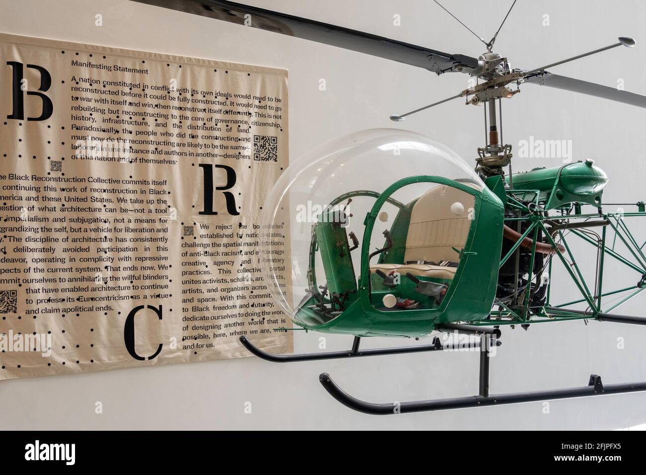 Bell 47d1 hi-res stock photography and images - Alamy