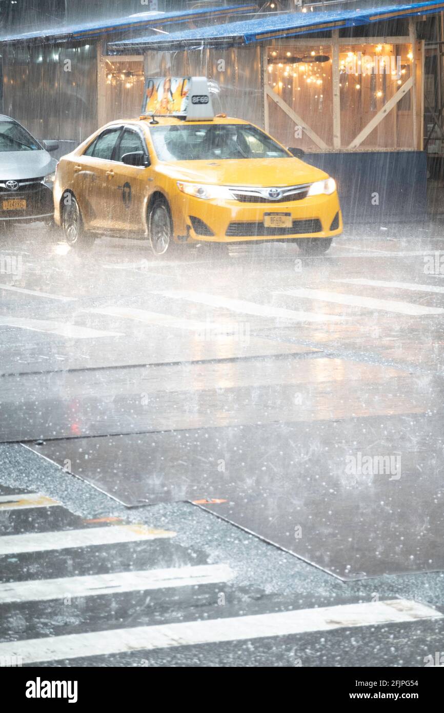 Traffic in Midtown Manhattan During a Violet Spring Rainstorm, NYC, USA ...