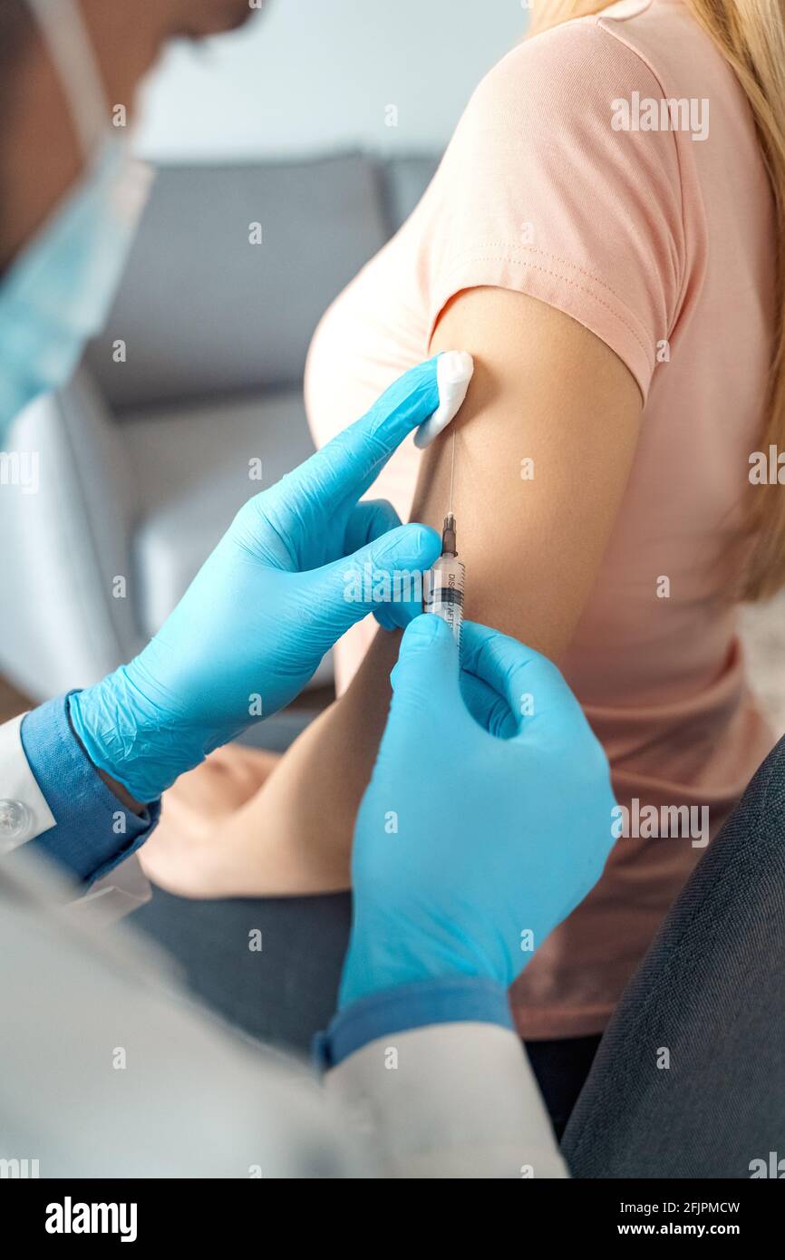 Doctor patient inject woman hi-res stock photography and images - Alamy