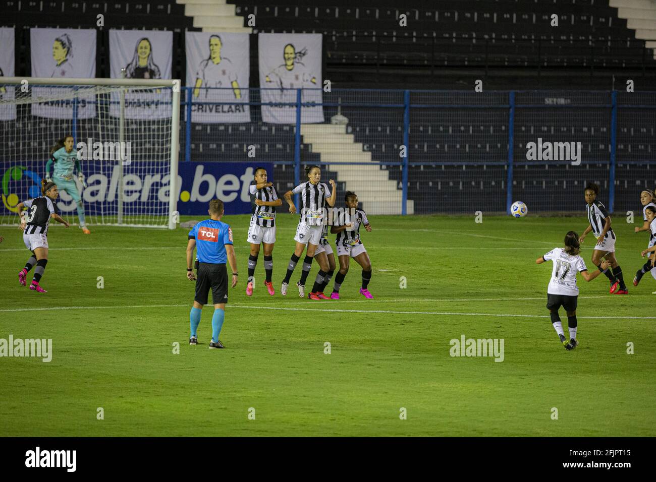 Brazil women free kick hi-res stock photography and images - Alamy