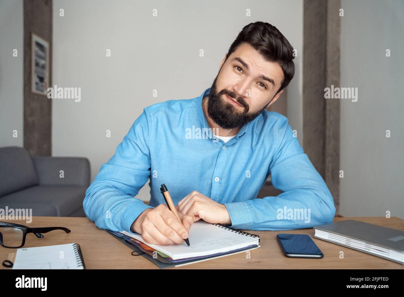 Student studying writing notes hi-res stock photography and images - Alamy