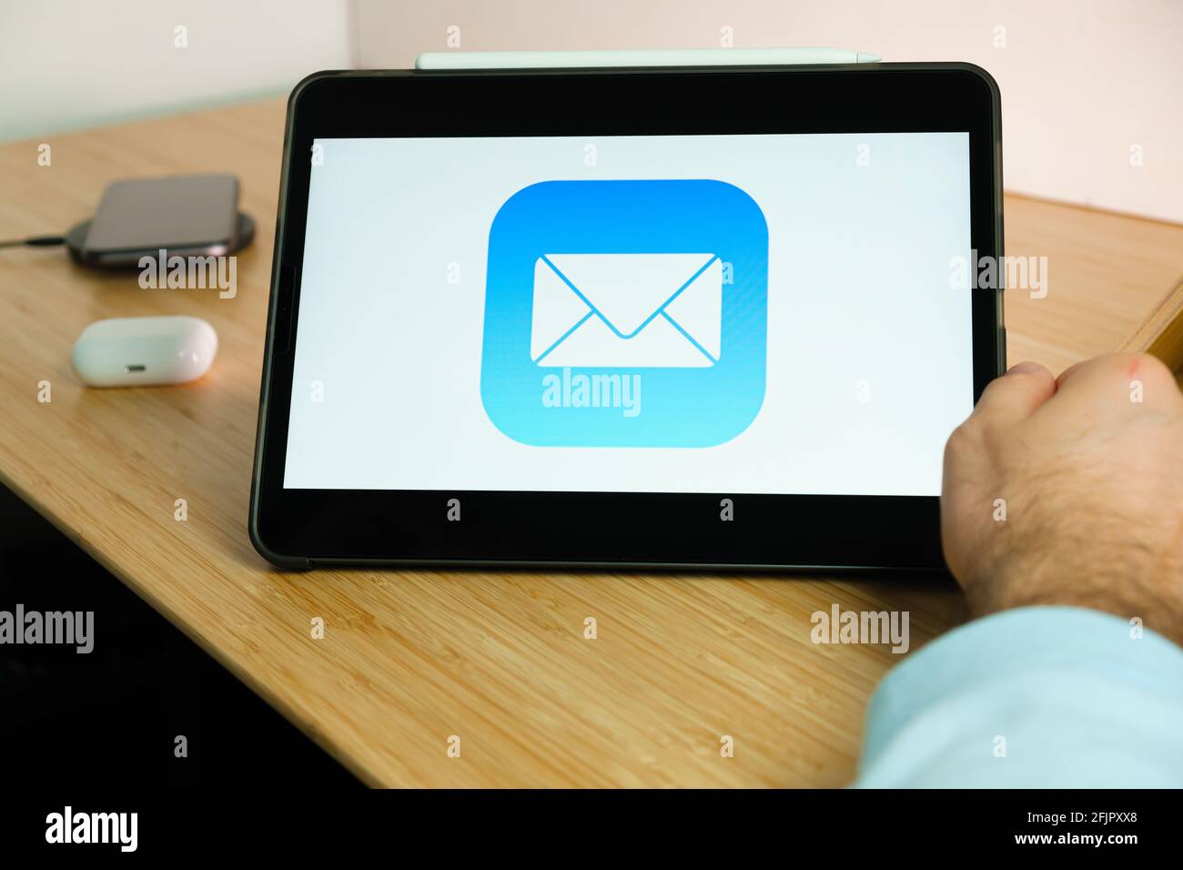 Apple Mail Logo High Resolution Stock Photography and Images - Alamy