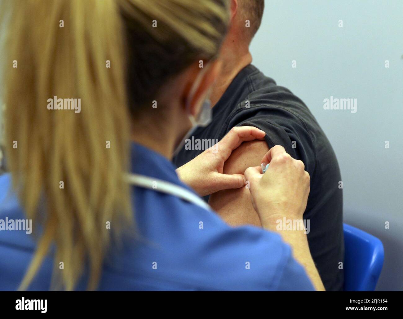 Patient receiving injection uk hi-res stock photography and images - Alamy
