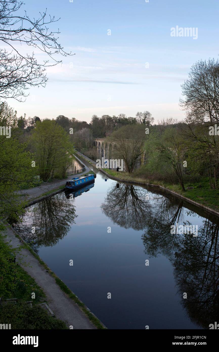 Chirk aqueduct and viaduct on the Llangollen canal, on the border of ...
