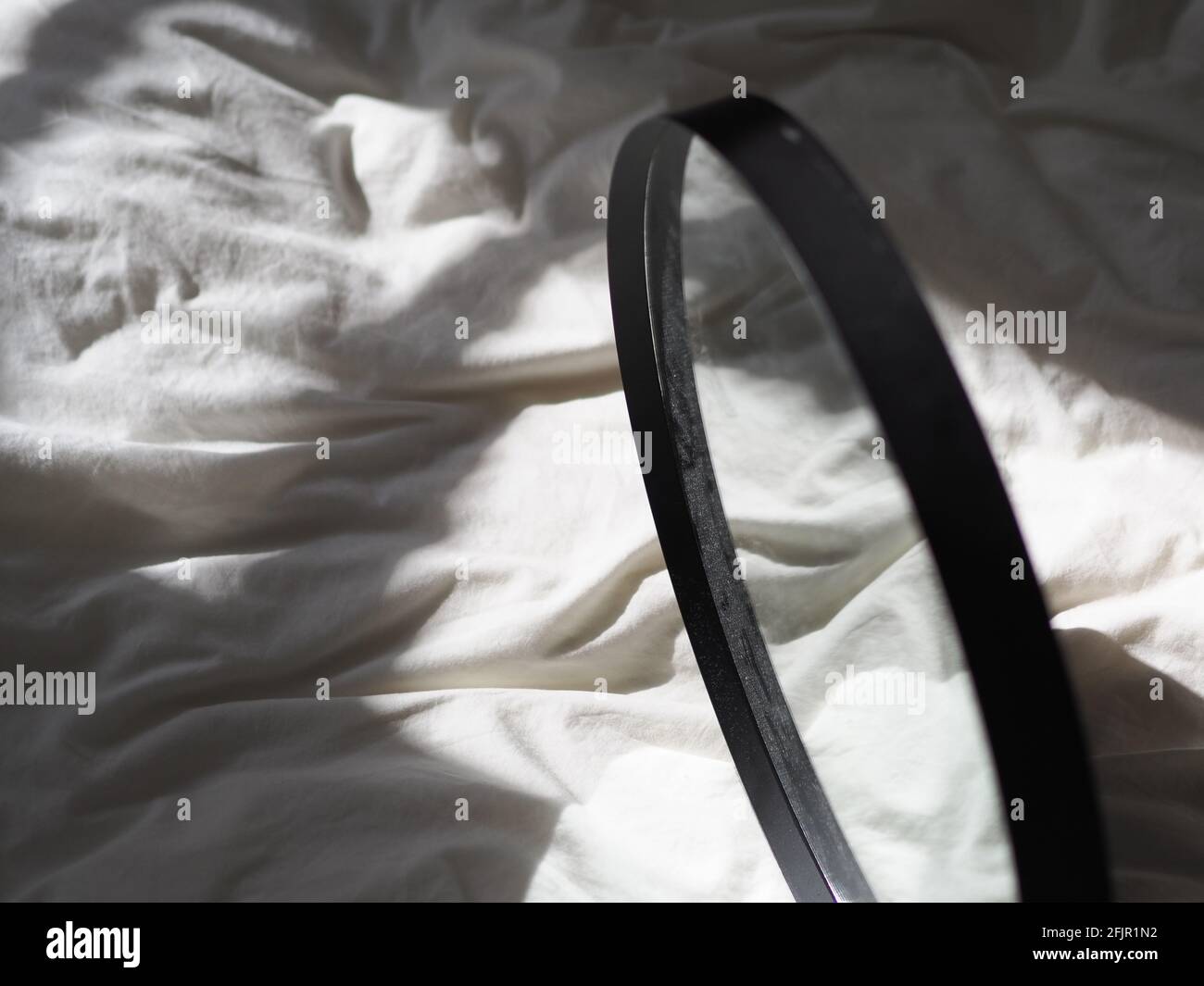 On edge circle hi-res stock photography and images - Alamy