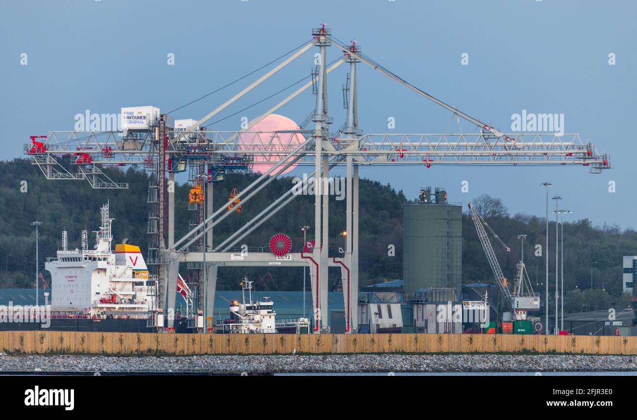 Full moon and cargo ship hi-res stock photography and images - Alamy