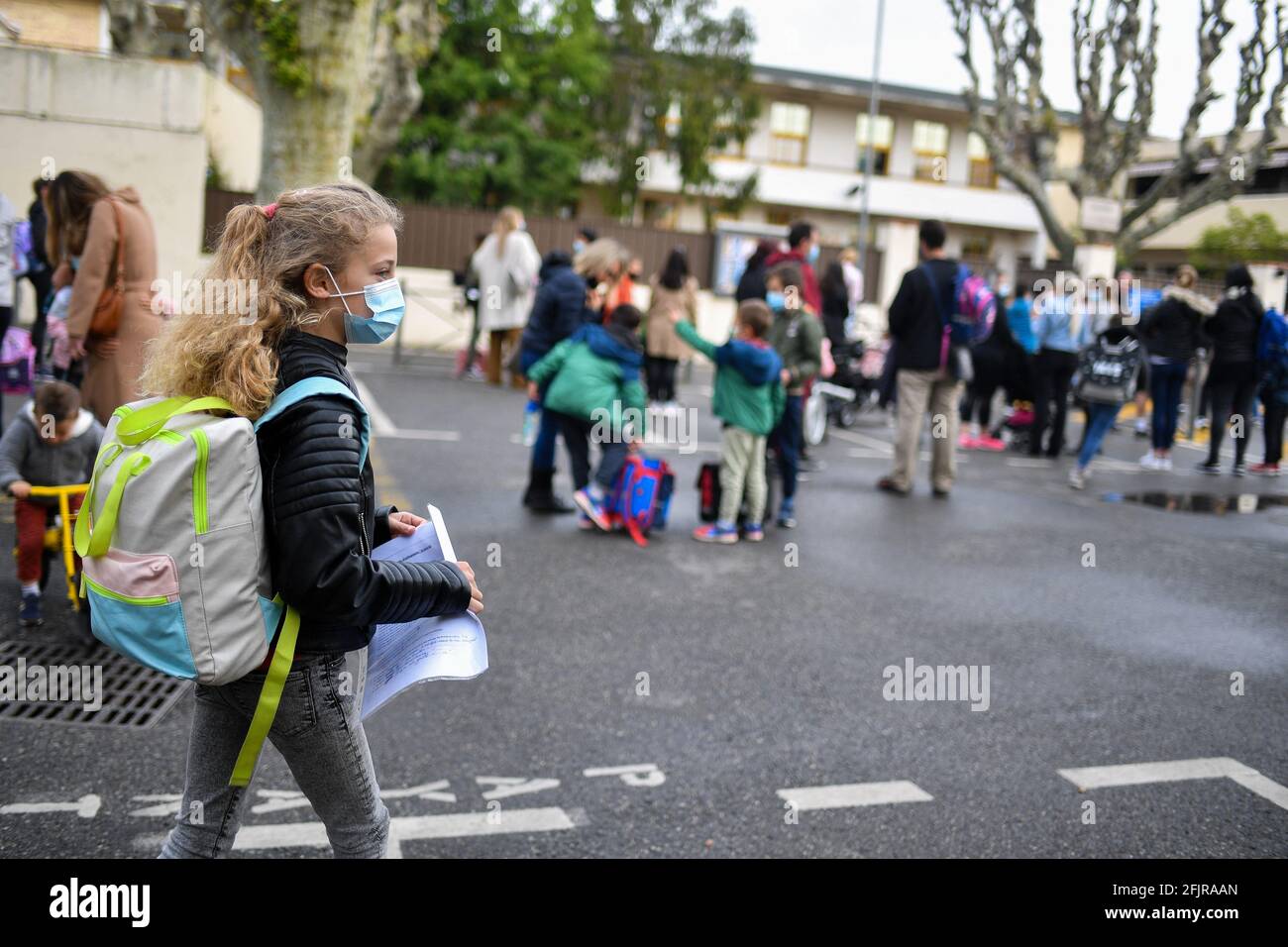Back to school with strict protocol and mass screening tests. Golf-Juan ...