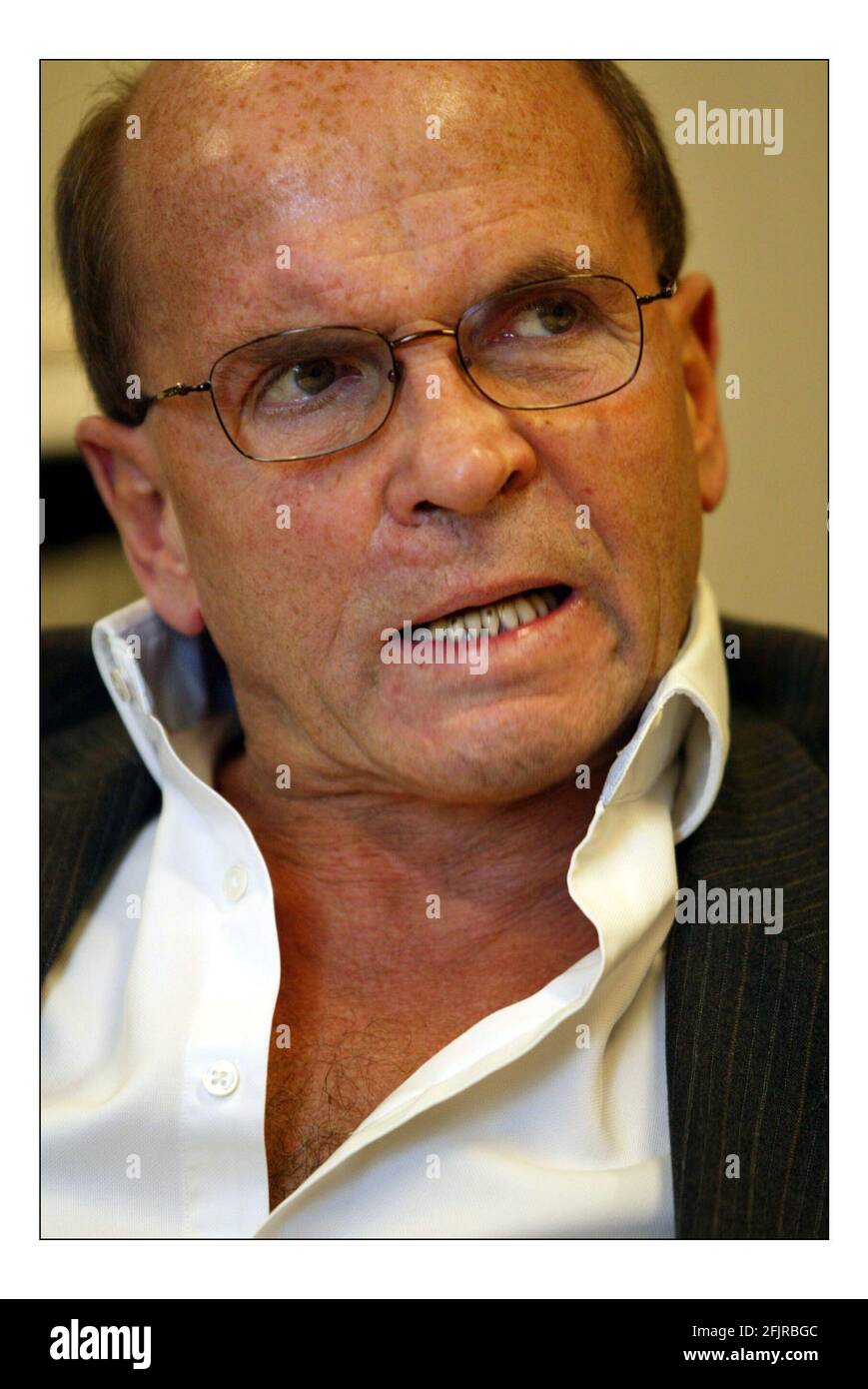 Roger Alton editor of The OBSERVER.pic David Sandison 19/12/2005 Stock Photo - Alamy