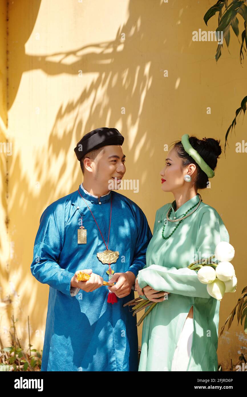 Traditional bride groom vietnamese wedding hi-res stock photography and ...