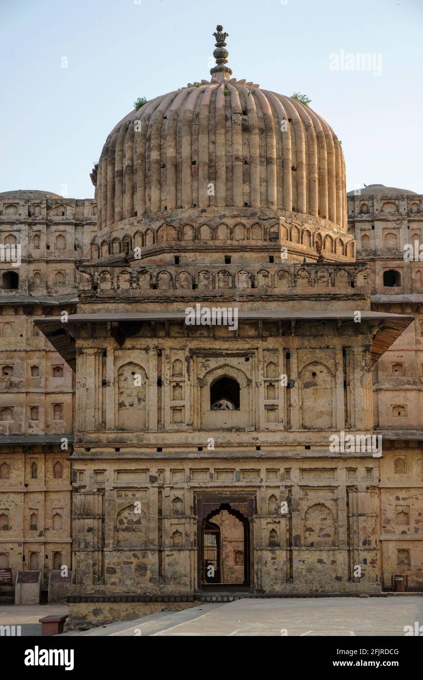 Asian monuments hi-res stock photography and images - Alamy