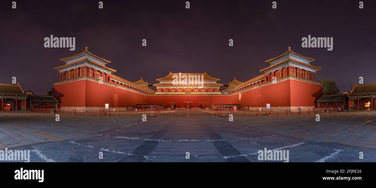 Night view of the Meridian Gate in Forbidden City, Beijing, China Stock ...
