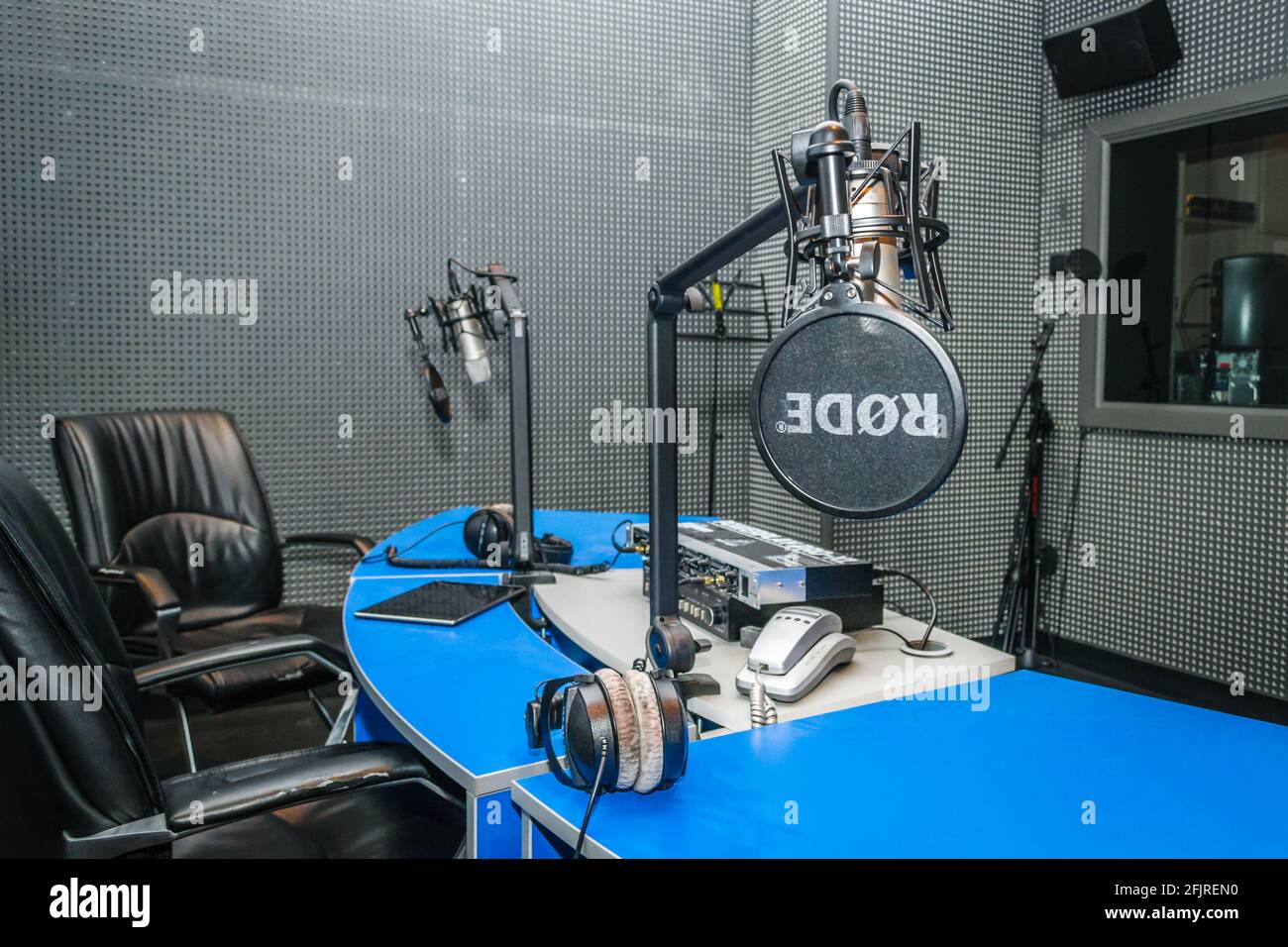 Radio production hi-res stock photography and images - Alamy