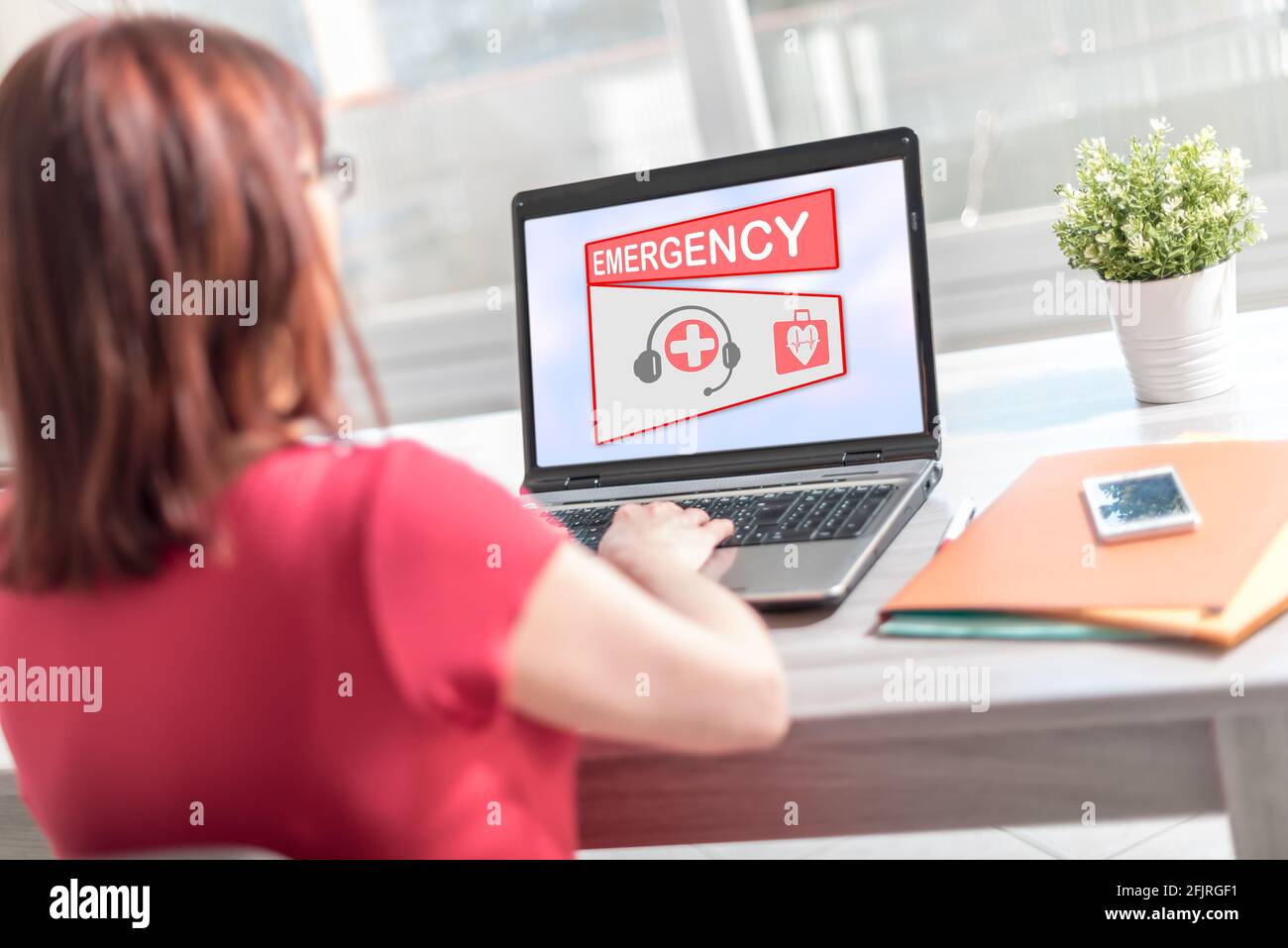 Laptop screen displaying an emergency concept Stock Photo - Alamy