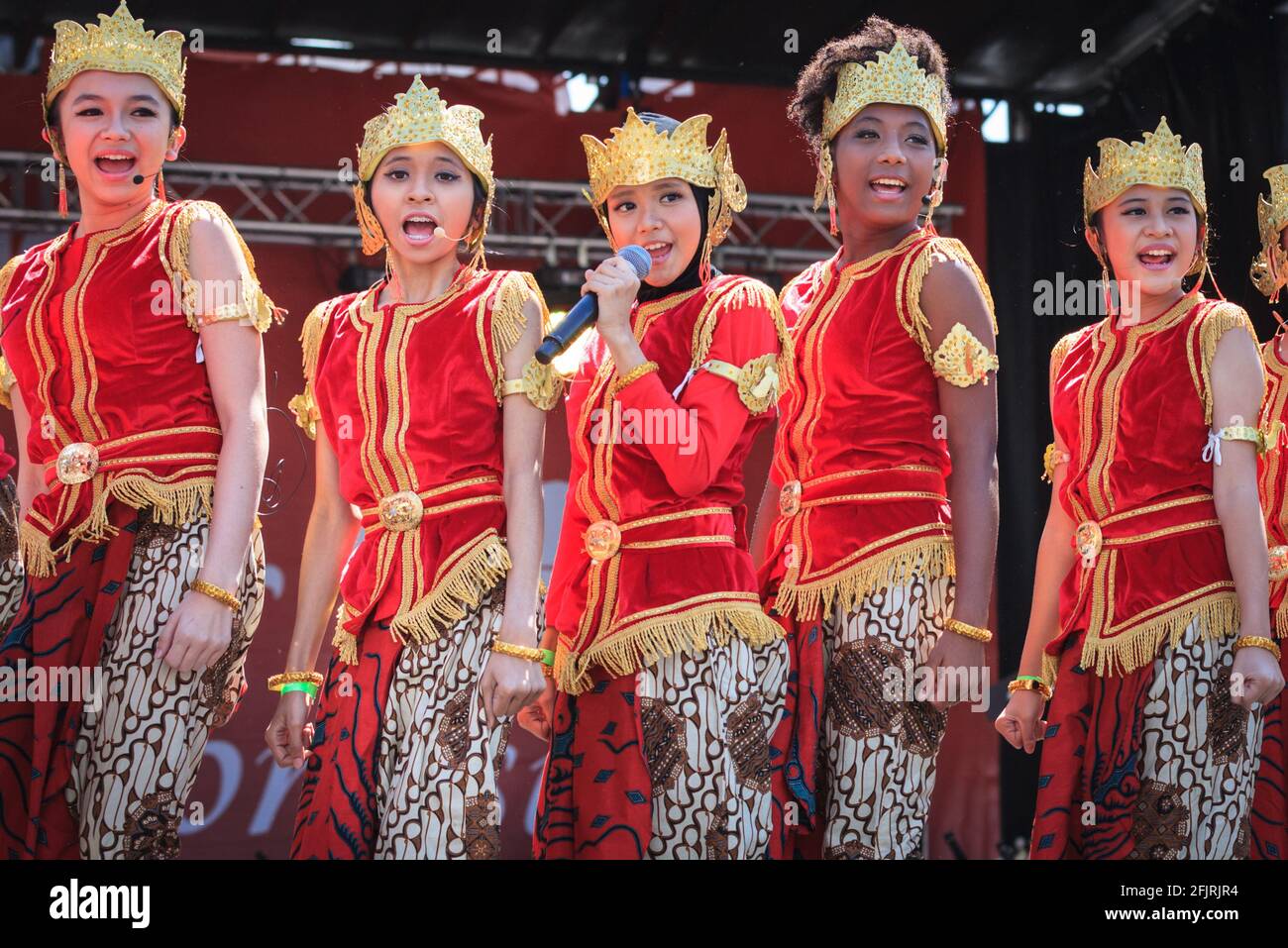 Female dancers and singers in traditional Indonesian costume perform at ...