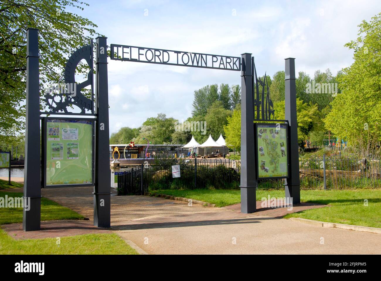 Attractive town park hi-res stock photography and images - Alamy