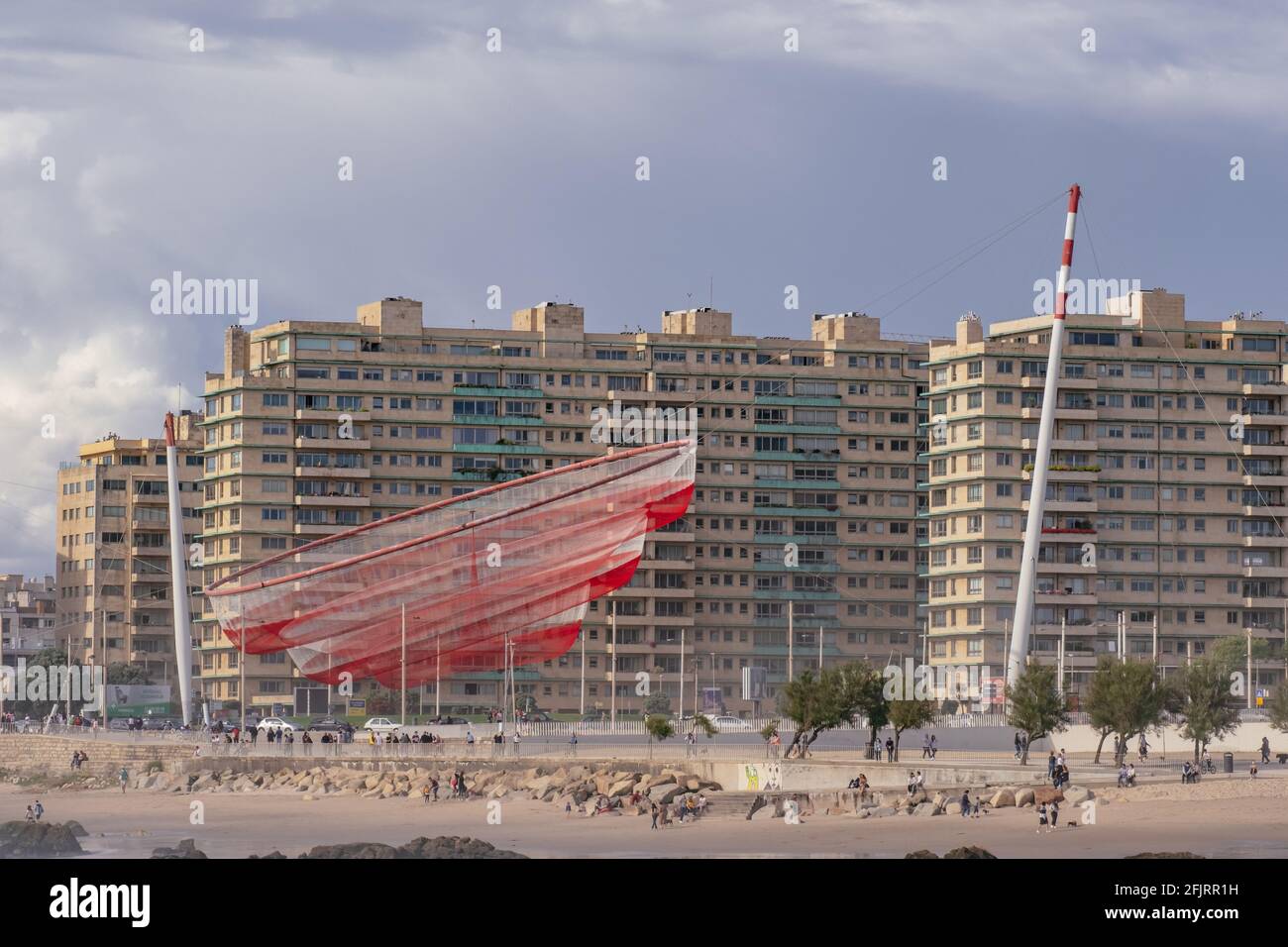 She changes sculpture hi-res stock photography and images - Alamy