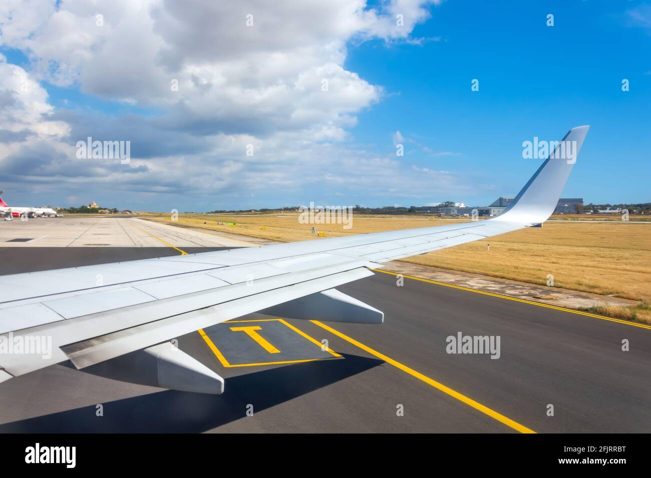 Landing gear plane window hi-res stock photography and images - Alamy