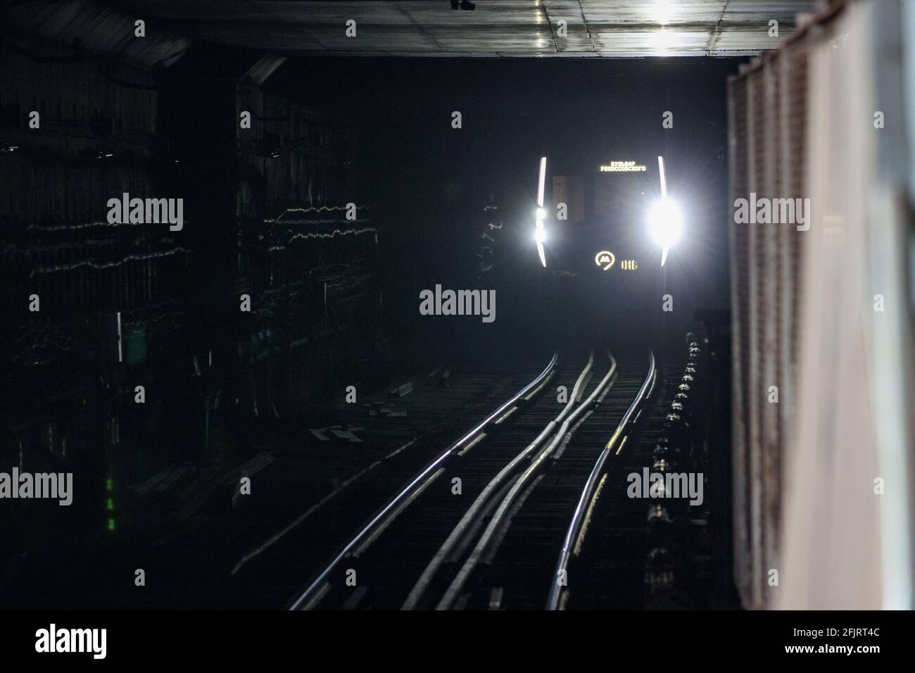 Tunnels of the Moscow subway Stock Photo - Alamy