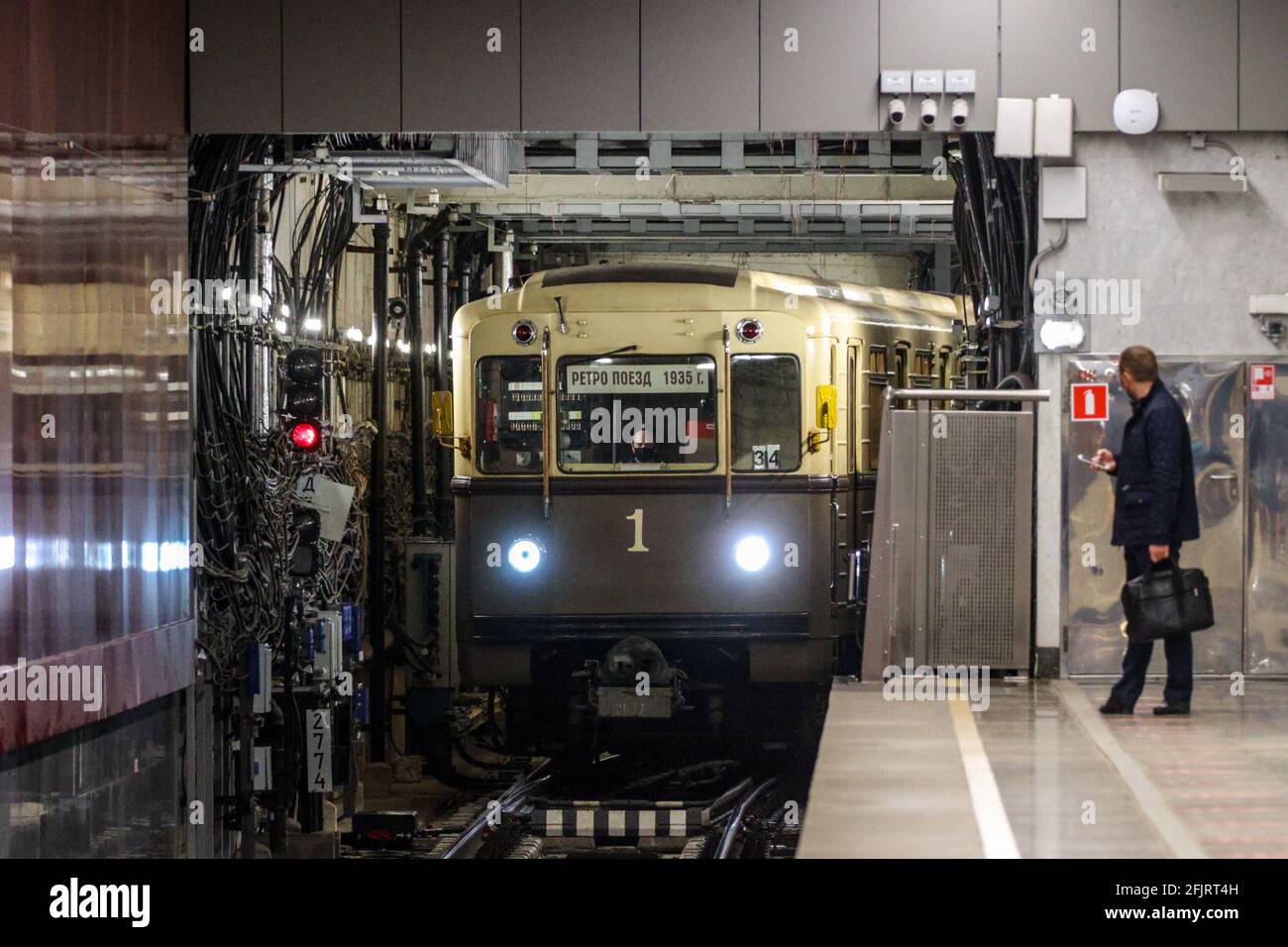 Tunnels of the Moscow subway Stock Photo - Alamy