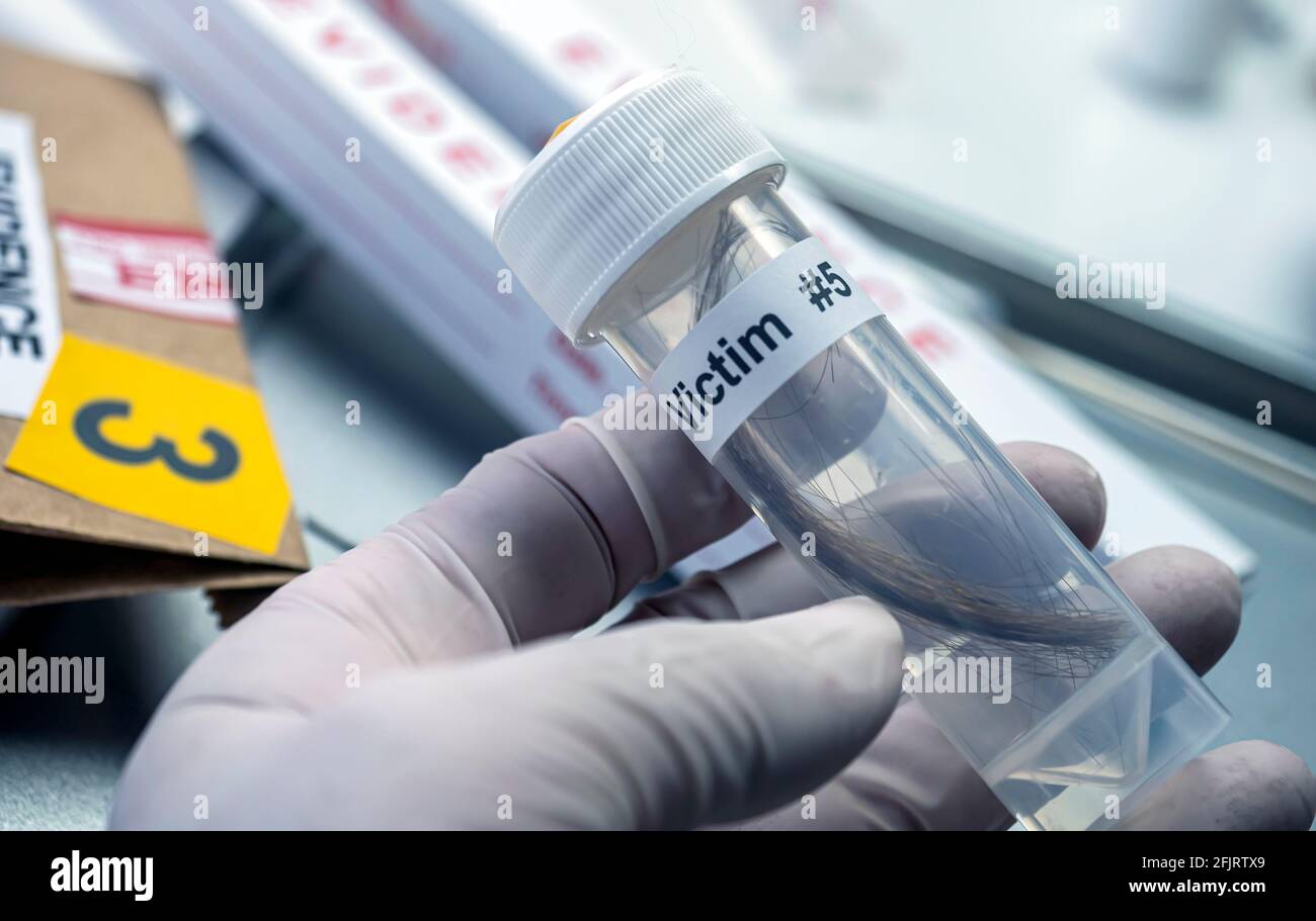 Forensic scientist hair hi-res stock photography and images - Alamy