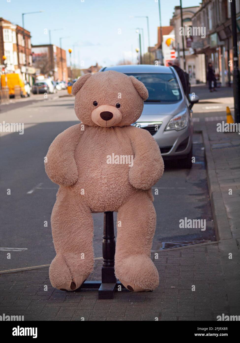 Giant teddy bear hi-res stock photography and images - Alamy