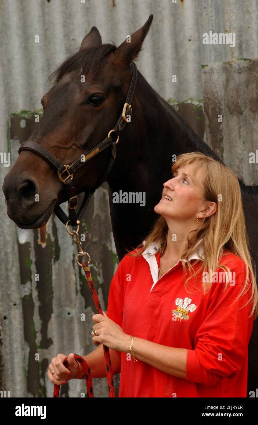 CLARE SMITH WITH HER HORSES AT WOOD FARM IN BEDFORDSHIRE. 21/8/03 ...