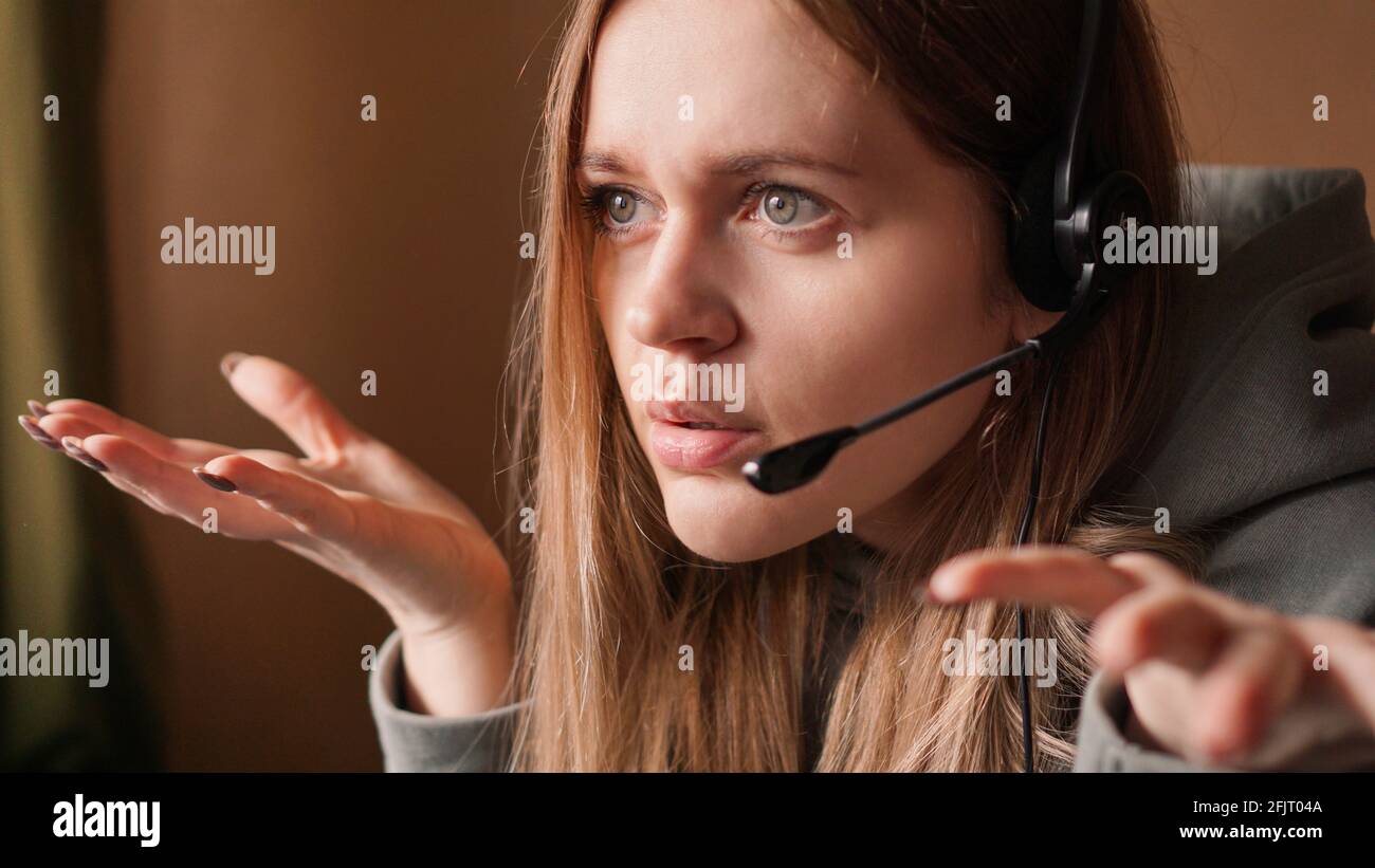Call center operator from home hi-res stock photography and images - Alamy