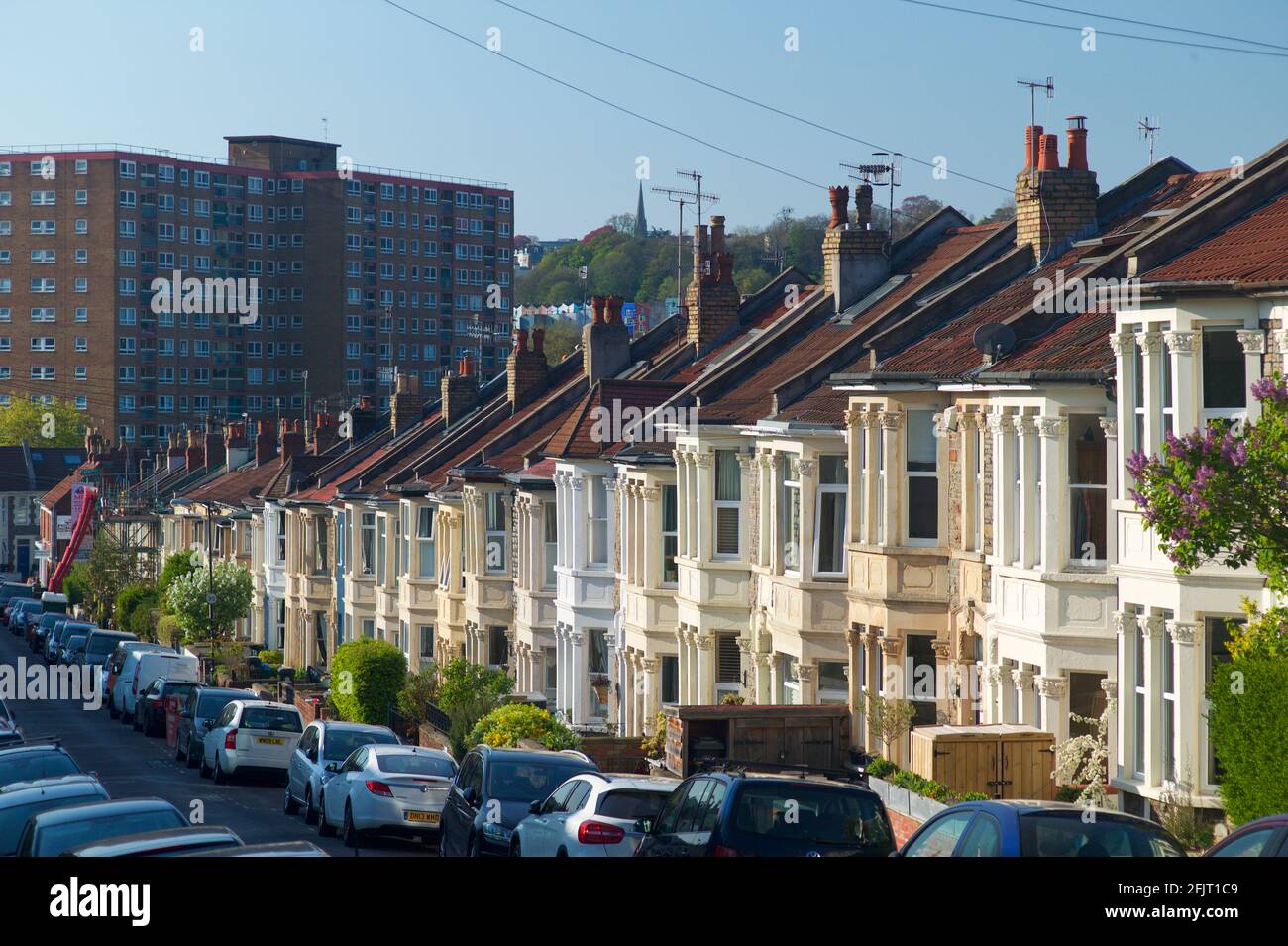 English terrace houses hi-res stock photography and images - Alamy