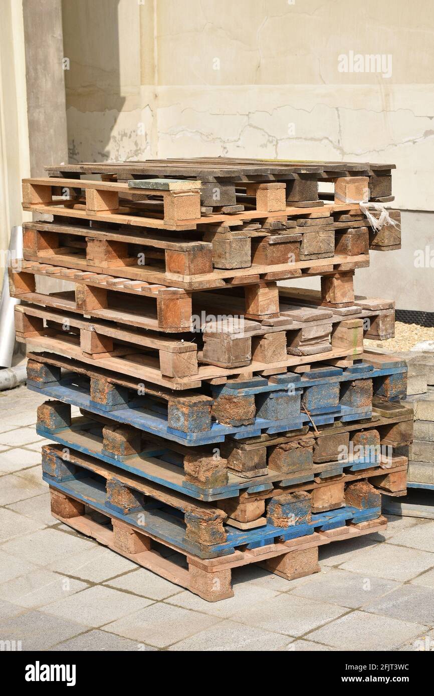 Pallets at the construction site Stock Photo - Alamy